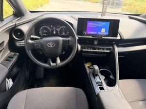 White Toyota C-HR 2024 in Vilnius, with an engine capacity of 1.80 L and mileage of 78 thousand km for 24950 €, photo 18 on AUTOMOTO.COM.LV