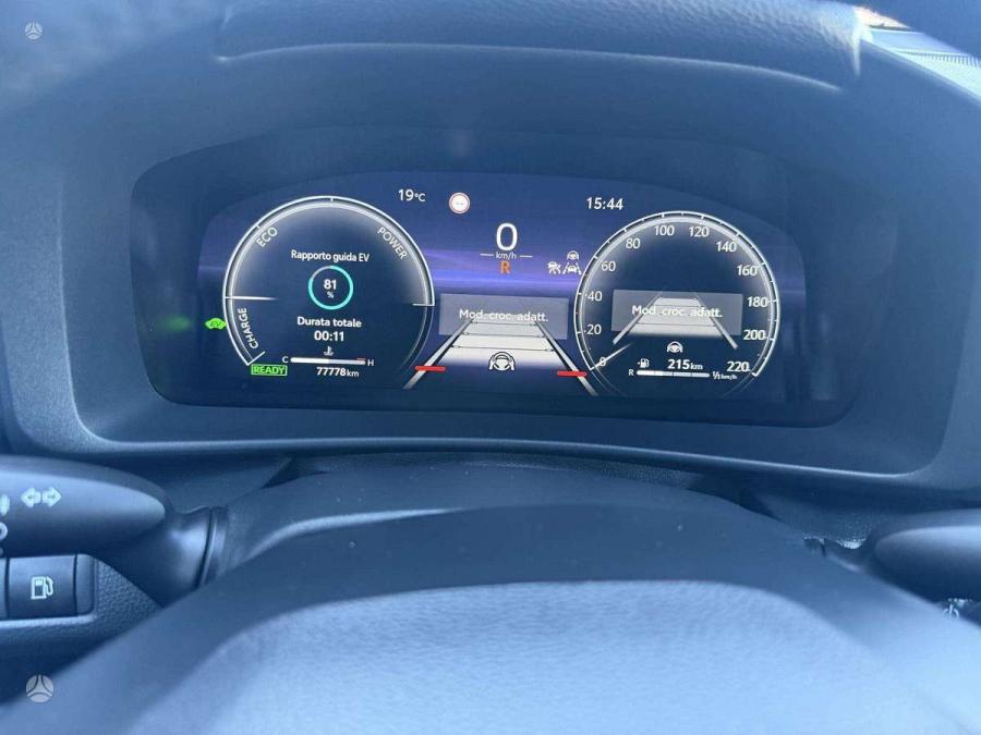 White Toyota C-HR 2024 in Vilnius, with an engine capacity of 1.80 L and mileage of 78 thousand km for 24950 €, photo 35 on AUTOMOTO.COM.LV
