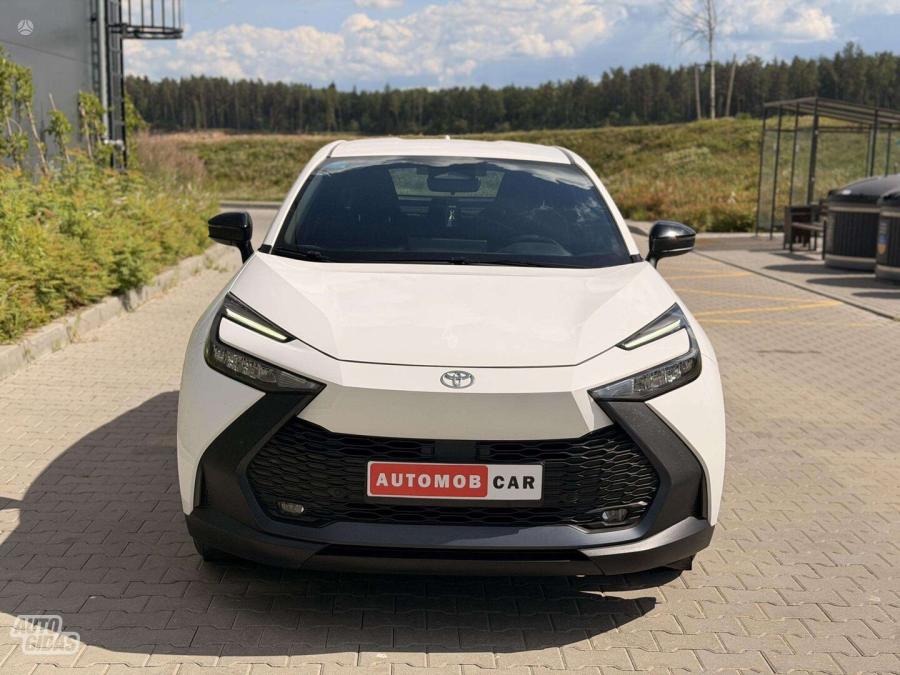 Белый Тойота C-HR 2024 в Вильнюс, объемом двигателя 1.80 л и пробегом 78 тыс. км за 24950 €, фото 4 на AUTOMOTO.COM.LV