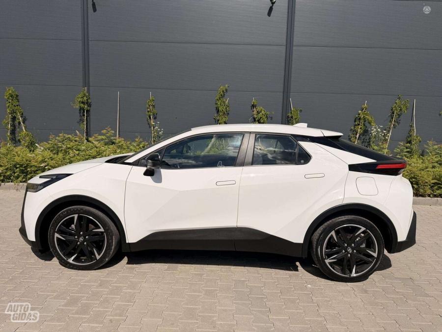 Белый Тойота C-HR 2024 в Вильнюс, объемом двигателя 1.80 л и пробегом 78 тыс. км за 24950 €, фото 6 на AUTOMOTO.COM.LV