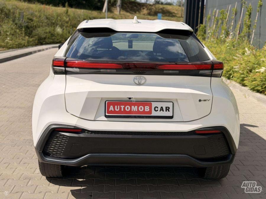 Белый Тойота C-HR 2024 в Вильнюс, объемом двигателя 1.80 л и пробегом 78 тыс. км за 24950 €, фото 8 на AUTOMOTO.COM.LV