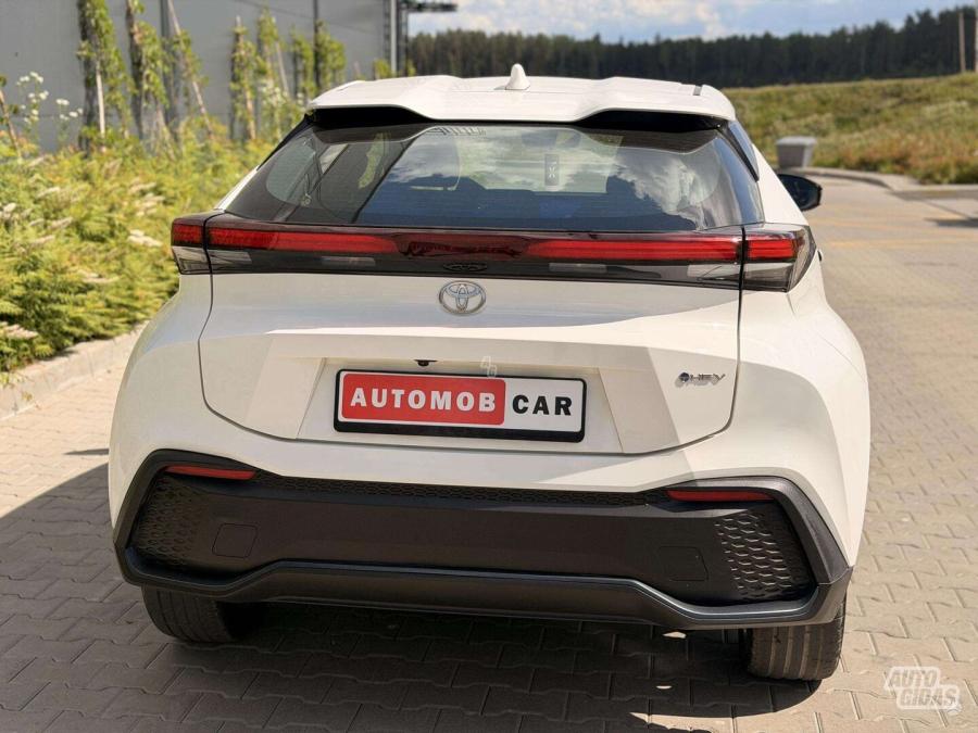 Белый Тойота C-HR 2024 в Вильнюс, объемом двигателя 1.80 л и пробегом 78 тыс. км за 24950 €, фото 9 на AUTOMOTO.COM.LV