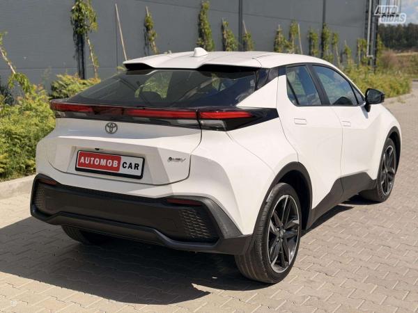 Balts Toyota C-HR 2024 Viļņa, ar dzinēja tilpumu 1.80 L un nobraukumu 78 tūkst. km par 24950 €, foto 9 vietnē AUTOMOTO.COM.LV