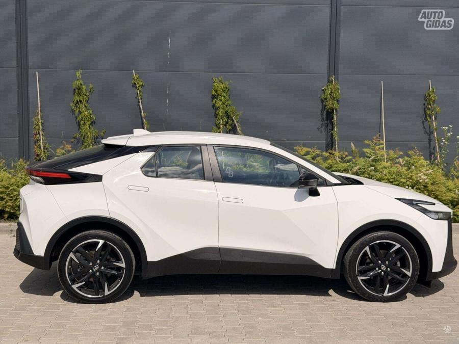 Белый Тойота C-HR 2024 в Вильнюс, объемом двигателя 1.80 л и пробегом 78 тыс. км за 24950 €, фото 11 на AUTOMOTO.COM.LV