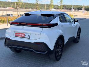 Белый Тойота C-HR 2024 в Вильнюс, объемом двигателя 2.00 л и пробегом 57 тыс. км за 31350 €, фото 5 на AUTOMOTO.COM.LV