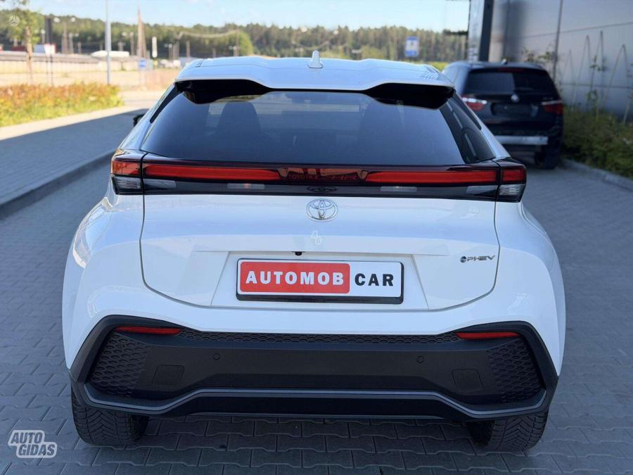 Белый Тойота C-HR 2024 в Вильнюс, объемом двигателя 2.00 л и пробегом 57 тыс. км за 31350 €, фото 6 на AUTOMOTO.COM.LV
