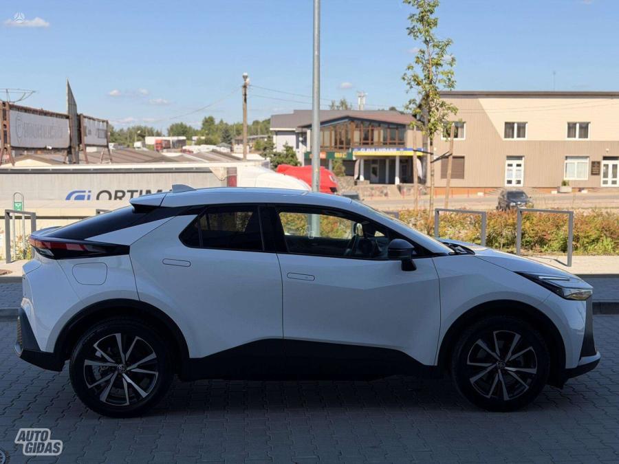 Белый Тойота C-HR 2024 в Вильнюс, объемом двигателя 2.00 л и пробегом 57 тыс. км за 31350 €, фото 9 на AUTOMOTO.COM.LV