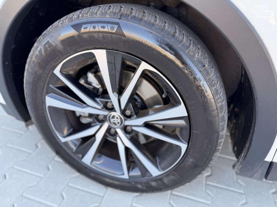 Белый Тойота C-HR 2024 в Вильнюс, объемом двигателя 2.00 л и пробегом 57 тыс. км за 31350 €, фото 10 на AUTOMOTO.COM.LV