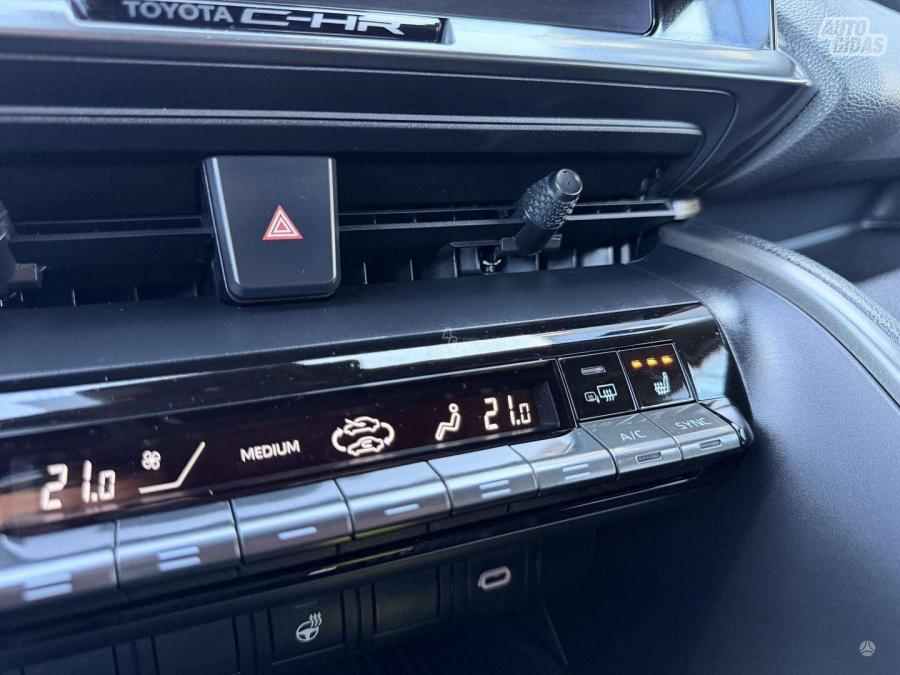 Белый Тойота C-HR 2024 в Вильнюс, объемом двигателя 2.00 л и пробегом 57 тыс. км за 31350 €, фото 27 на AUTOMOTO.COM.LV