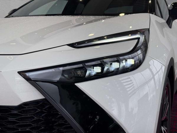 Белый Тойота C-HR 2024 в Шяуляй, объемом двигателя 1.80 л и пробегом 14 тыс. км за 28900 €, фото 4 на AUTOMOTO.COM.LV