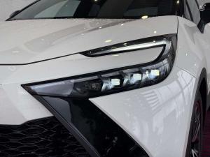Белый Тойота C-HR 2024 в Шяуляй, объемом двигателя 1.80 л и пробегом 14 тыс. км за 28900 €, фото 5 на AUTOMOTO.COM.LV