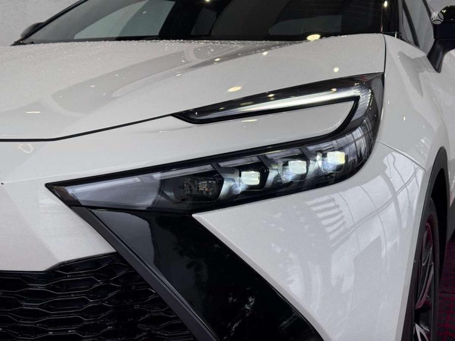 Белый Тойота C-HR 2024 в Шяуляй, объемом двигателя 1.80 л и пробегом 14 тыс. км за 28900 €, фото 5 на AUTOMOTO.COM.LV
