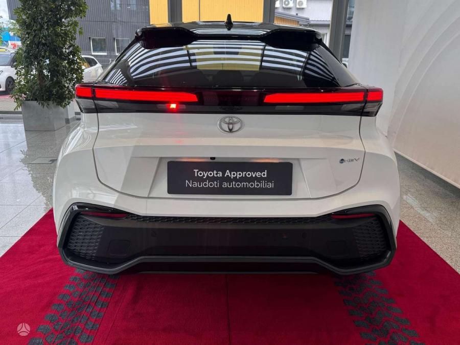 Белый Тойота C-HR 2024 в Шяуляй, объемом двигателя 1.80 л и пробегом 14 тыс. км за 28900 €, фото 9 на AUTOMOTO.COM.LV