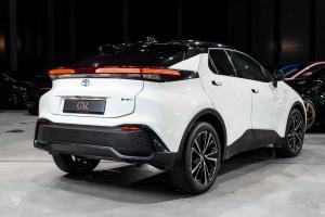 Белый Тойота C-HR 2024 в Рига, объемом двигателя 1.80 л и пробегом 23 тыс. км за 30000 €, фото 5 на AUTOMOTO.COM.LV