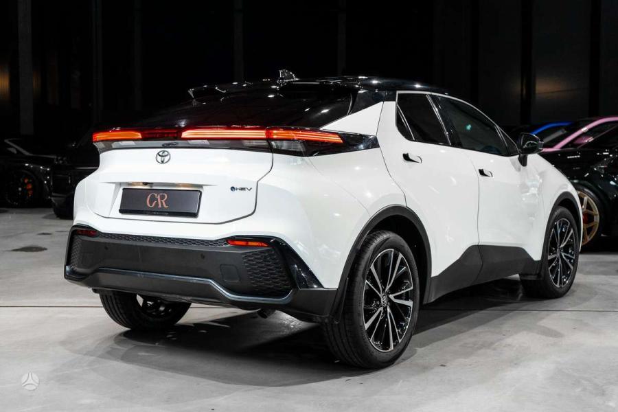 Белый Тойота C-HR 2024 в Рига, объемом двигателя 1.80 л и пробегом 23 тыс. км за 30000 €, фото 5 на AUTOMOTO.COM.LV