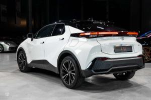 Белый Тойота C-HR 2024 в Рига, объемом двигателя 1.80 л и пробегом 23 тыс. км за 30000 €, фото 7 на AUTOMOTO.COM.LV