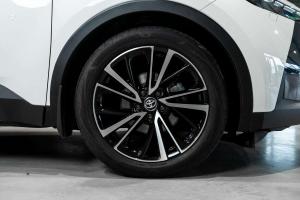 Белый Тойота C-HR 2024 в Рига, объемом двигателя 1.80 л и пробегом 23 тыс. км за 30000 €, фото 8 на AUTOMOTO.COM.LV