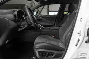 Белый Тойота C-HR 2024 в Рига, объемом двигателя 1.80 л и пробегом 23 тыс. км за 30000 €, фото 9 на AUTOMOTO.COM.LV