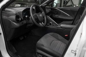 Белый Тойота C-HR 2024 в Рига, объемом двигателя 1.80 л и пробегом 23 тыс. км за 30000 €, фото 10 на AUTOMOTO.COM.LV