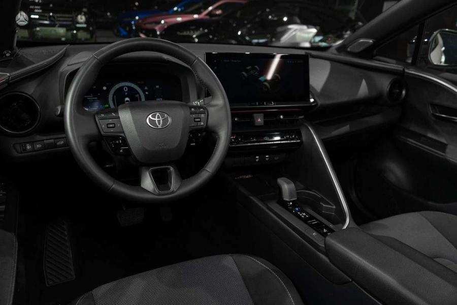 Белый Тойота C-HR 2024 в Рига, объемом двигателя 1.80 л и пробегом 23 тыс. км за 30000 €, фото 11 на AUTOMOTO.COM.LV