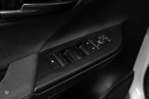Белый Тойота C-HR 2024 в Рига, объемом двигателя 1.80 л и пробегом 23 тыс. км за 30000 €, фото 16 на AUTOMOTO.COM.LV
