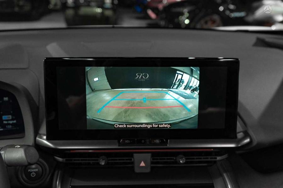 Белый Тойота C-HR 2024 в Рига, объемом двигателя 1.80 л и пробегом 23 тыс. км за 30000 €, фото 26 на AUTOMOTO.COM.LV