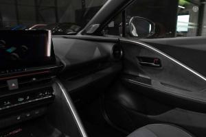 Белый Тойота C-HR 2024 в Рига, объемом двигателя 1.80 л и пробегом 23 тыс. км за 30000 €, фото 30 на AUTOMOTO.COM.LV