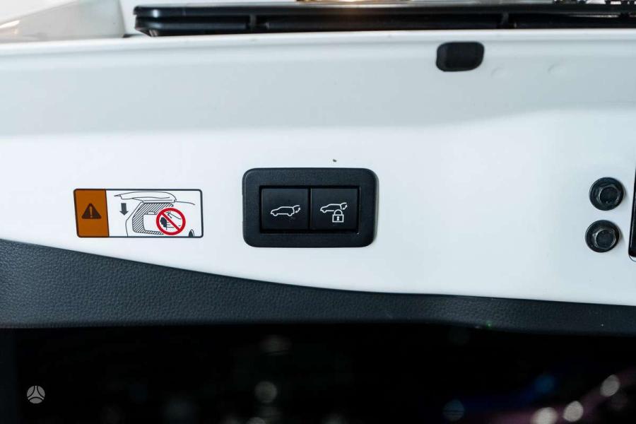 Белый Тойота C-HR 2024 в Рига, объемом двигателя 1.80 л и пробегом 23 тыс. км за 30000 €, фото 31 на AUTOMOTO.COM.LV