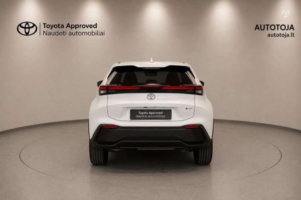 Белый Тойота C-HR 2024 в Каунас, объемом двигателя 1.80 л и пробегом 49 тыс. км за 27500 €, фото 4 на AUTOMOTO.COM.LV