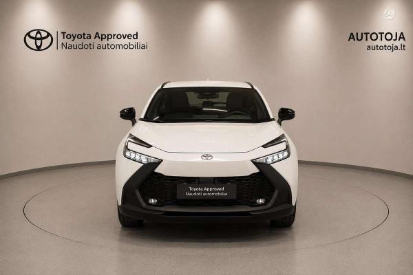 Белый Тойота C-HR 2024 в Каунас, объемом двигателя 1.80 л и пробегом 49 тыс. км за 27500 €, фото 5 на AUTOMOTO.COM.LV