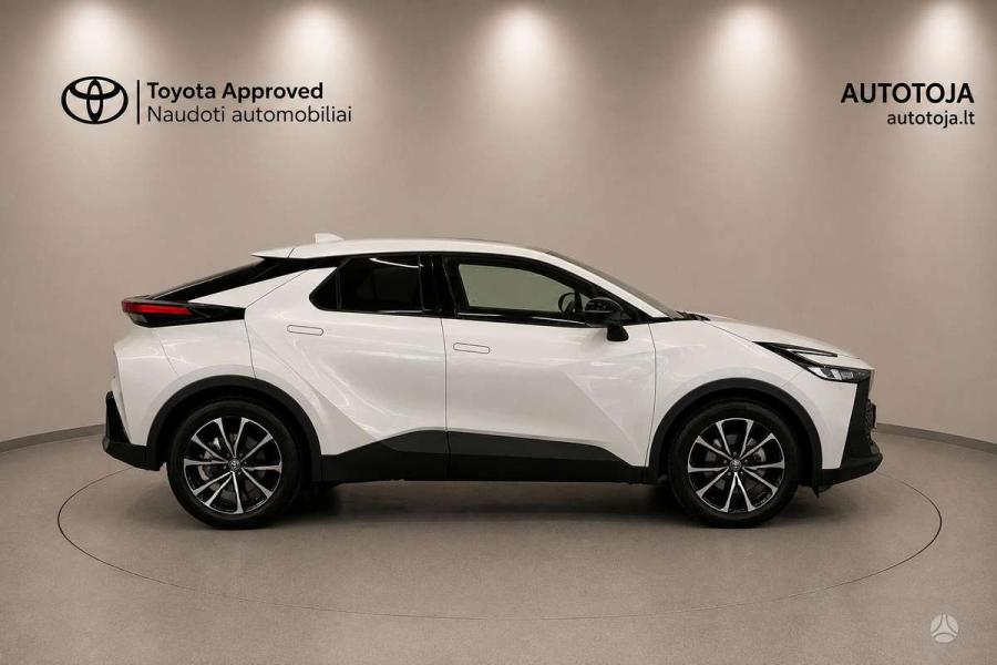 Белый Тойота C-HR 2024 в Каунас, объемом двигателя 1.80 л и пробегом 49 тыс. км за 27500 €, фото 17 на AUTOMOTO.COM.LV
