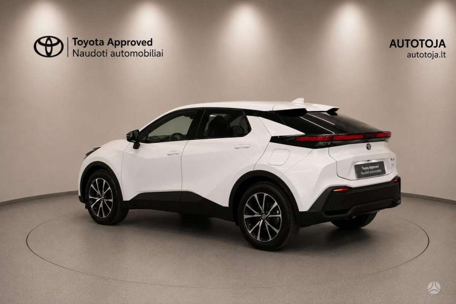 Белый Тойота C-HR 2024 в Каунас, объемом двигателя 1.80 л и пробегом 49 тыс. км за 27500 €, фото 18 на AUTOMOTO.COM.LV