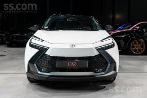 Белый Тойота C-HR 2024 в Рига, объемом двигателя 1.80 л и пробегом 23 тыс. км за 29900 €, фото 3 на AUTOMOTO.COM.LV