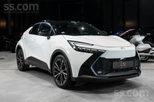 Белый Тойота C-HR 2024 в Рига, объемом двигателя 1.80 л и пробегом 23 тыс. км за 29900 €, фото 4 на AUTOMOTO.COM.LV
