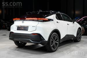Белый Тойота C-HR 2024 в Рига, объемом двигателя 1.80 л и пробегом 23 тыс. км за 29900 €, фото 5 на AUTOMOTO.COM.LV