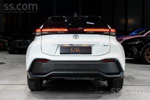 Белый Тойота C-HR 2024 в Рига, объемом двигателя 1.80 л и пробегом 23 тыс. км за 29900 €, фото 6 на AUTOMOTO.COM.LV