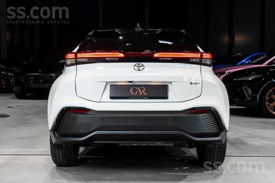 Белый Тойота C-HR 2024 в Рига, объемом двигателя 1.80 л и пробегом 23 тыс. км за 29900 €, фото 6 на AUTOMOTO.COM.LV