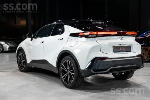 Белый Тойота C-HR 2024 в Рига, объемом двигателя 1.80 л и пробегом 23 тыс. км за 29900 €, фото 7 на AUTOMOTO.COM.LV