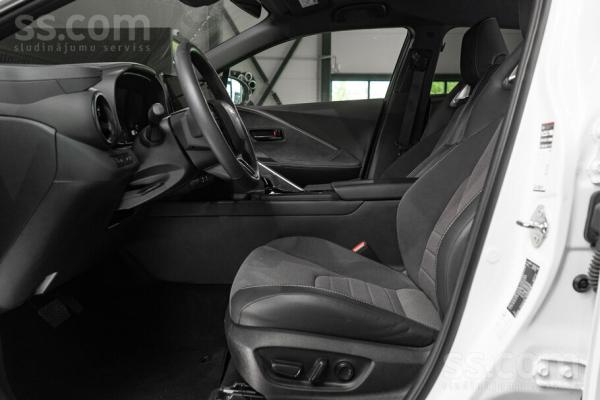 Белый Тойота C-HR 2024 в Рига, объемом двигателя 1.80 л и пробегом 23 тыс. км за 29900 €, фото 9 на AUTOMOTO.COM.LV