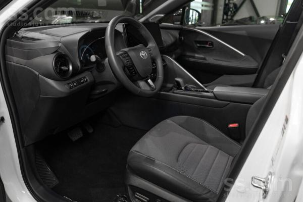 Белый Тойота C-HR 2024 в Рига, объемом двигателя 1.80 л и пробегом 23 тыс. км за 29900 €, фото 10 на AUTOMOTO.COM.LV