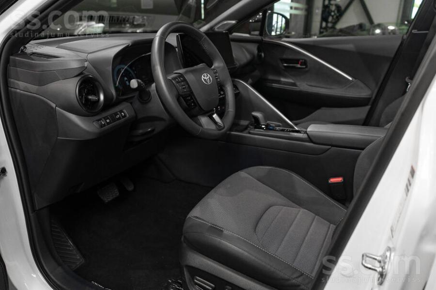 Белый Тойота C-HR 2024 в Рига, объемом двигателя 1.80 л и пробегом 23 тыс. км за 29900 €, фото 10 на AUTOMOTO.COM.LV