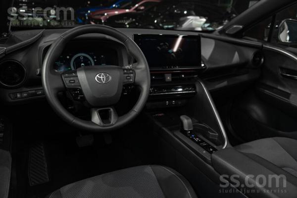 Белый Тойота C-HR 2024 в Рига, объемом двигателя 1.80 л и пробегом 23 тыс. км за 29900 €, фото 11 на AUTOMOTO.COM.LV