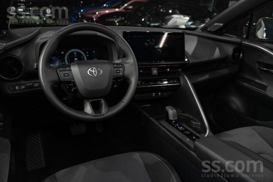 Белый Тойота C-HR 2024 в Рига, объемом двигателя 1.80 л и пробегом 23 тыс. км за 29900 €, фото 11 на AUTOMOTO.COM.LV