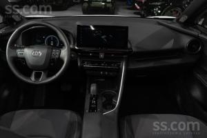 Белый Тойота C-HR 2024 в Рига, объемом двигателя 1.80 л и пробегом 23 тыс. км за 29900 €, фото 12 на AUTOMOTO.COM.LV