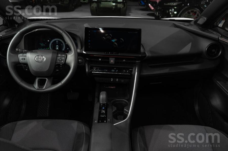 Белый Тойота C-HR 2024 в Рига, объемом двигателя 1.80 л и пробегом 23 тыс. км за 29900 €, фото 12 на AUTOMOTO.COM.LV