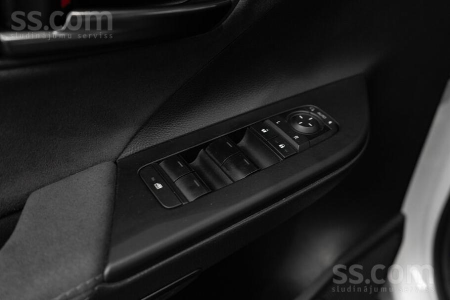 Белый Тойота C-HR 2024 в Рига, объемом двигателя 1.80 л и пробегом 23 тыс. км за 29900 €, фото 16 на AUTOMOTO.COM.LV