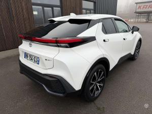 Белый Тойота C-HR 2025 в Шяуляй, объемом двигателя 1.80 л и пробегом 23 тыс. км за 27500 €, фото 5 на AUTOMOTO.COM.LV