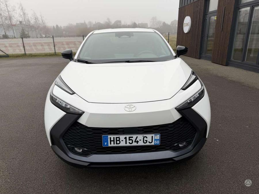 Белый Тойота C-HR 2025 в Шяуляй, объемом двигателя 1.80 л и пробегом 23 тыс. км за 27500 €, фото 9 на AUTOMOTO.COM.LV