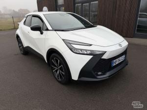 Balts Toyota C-HR 2025 Šauļi, ar dzinēja tilpumu 1.80 L un nobraukumu 23 tūkst. km par 27500 €, foto  vietnē AUTOMOTO.COM.LV