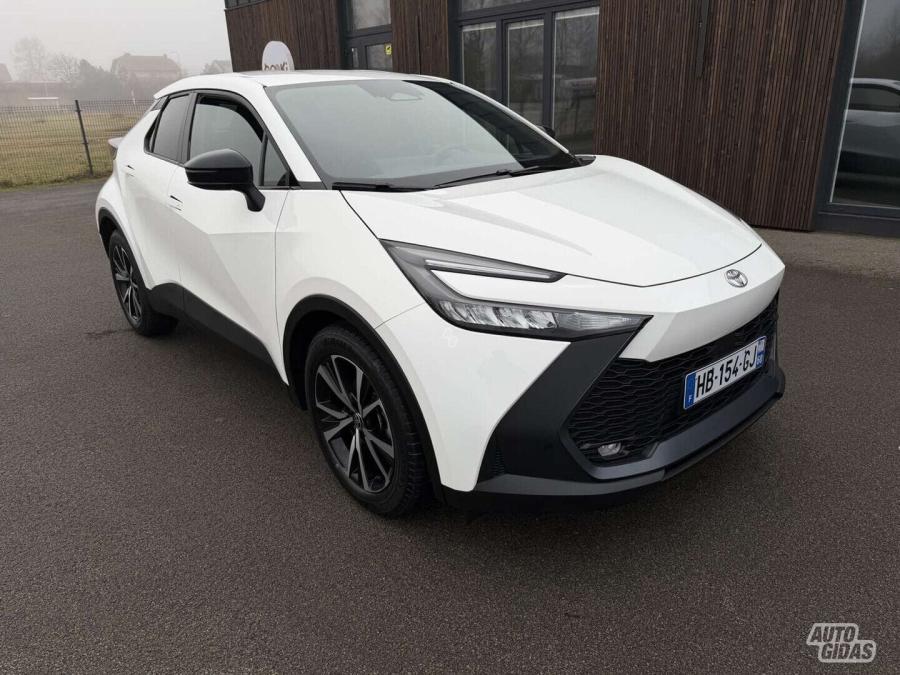 Balts Toyota C-HR 2025 Šauļi, ar dzinēja tilpumu 1.80 L un nobraukumu 23 tūkst. km par 27500 €, foto 1 vietnē AUTOMOTO.COM.LV